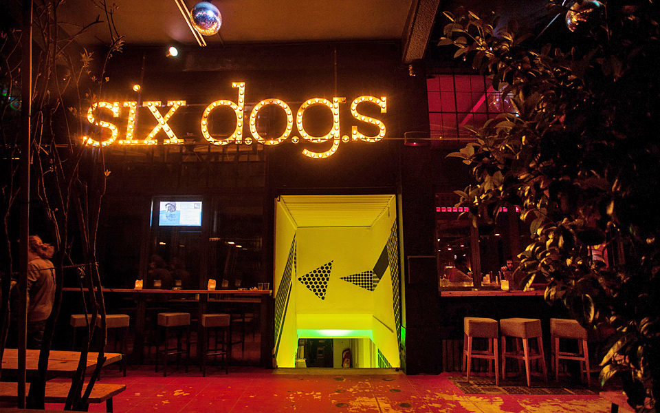 POLYXWROI_ATHENS_SIX_DOGS_03 - Greece Is