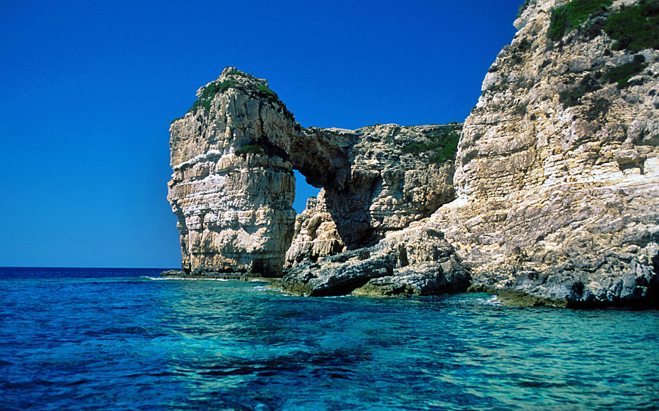 PAXOI_KAMARA - Greece Is