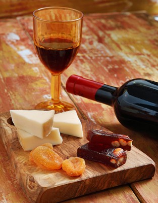 WINE_CHEESE_PAIRING_04_METSOVONE - Greece Is