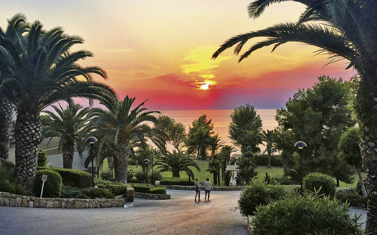 HAL_ROAD_TRIP_03 - Greece Is