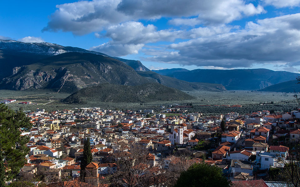 Amfissa-001-poli-eleonas-0004 - Greece Is